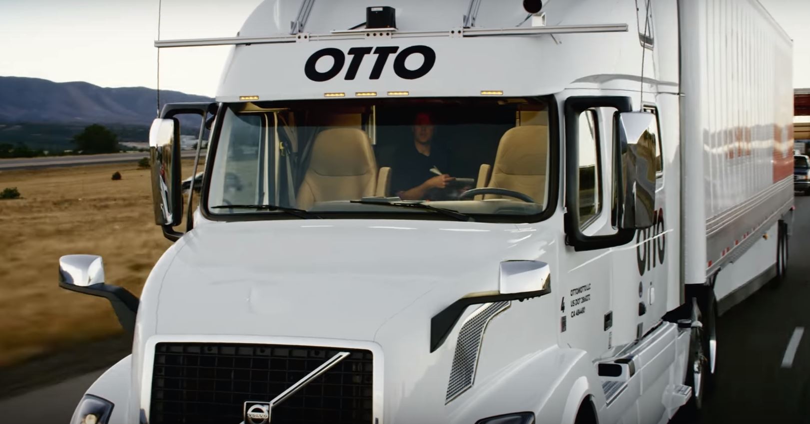 Uber's Otto makes Budweiser beer run in self-driving truck