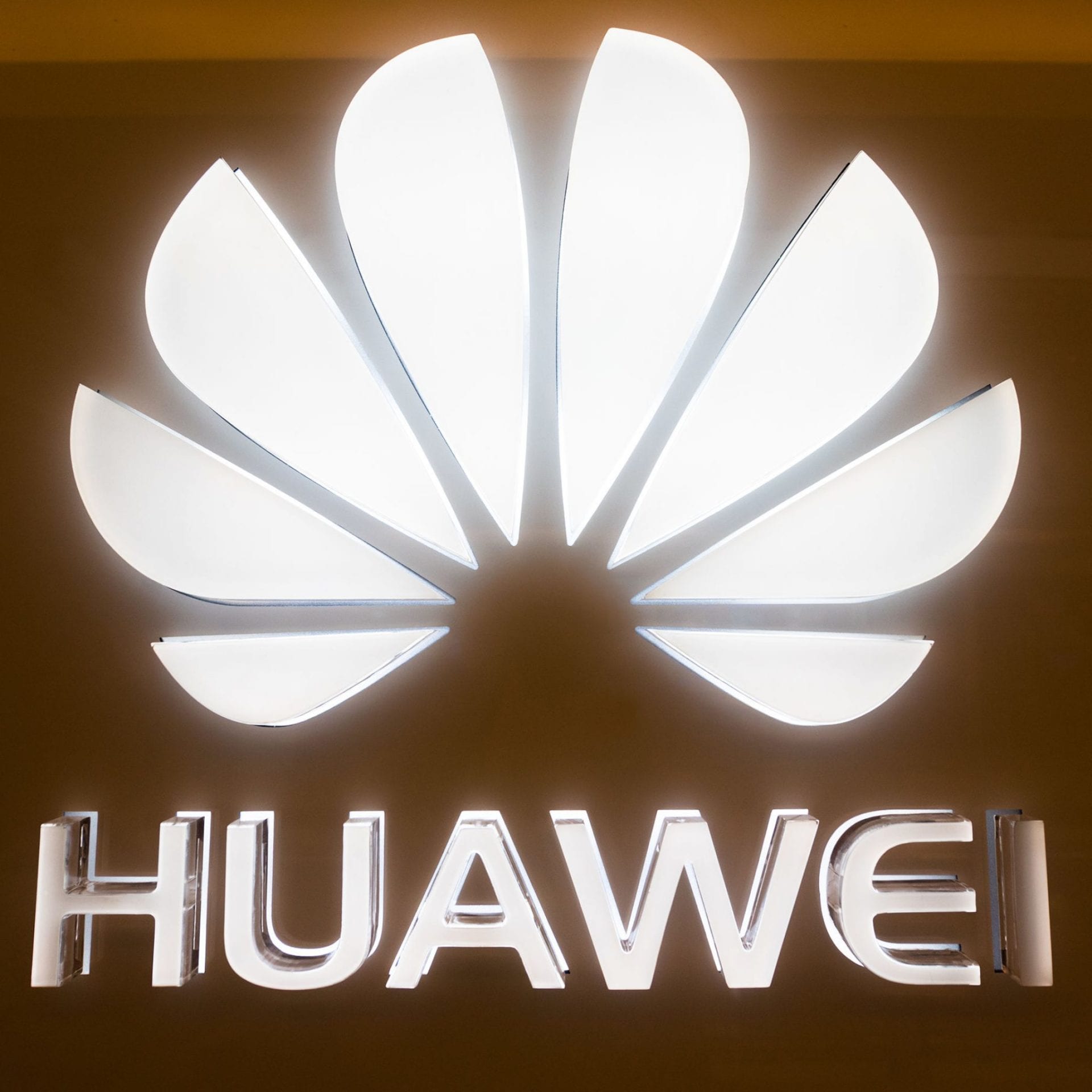 Huawei starts deployment of new 5G Massive MIMO outside China