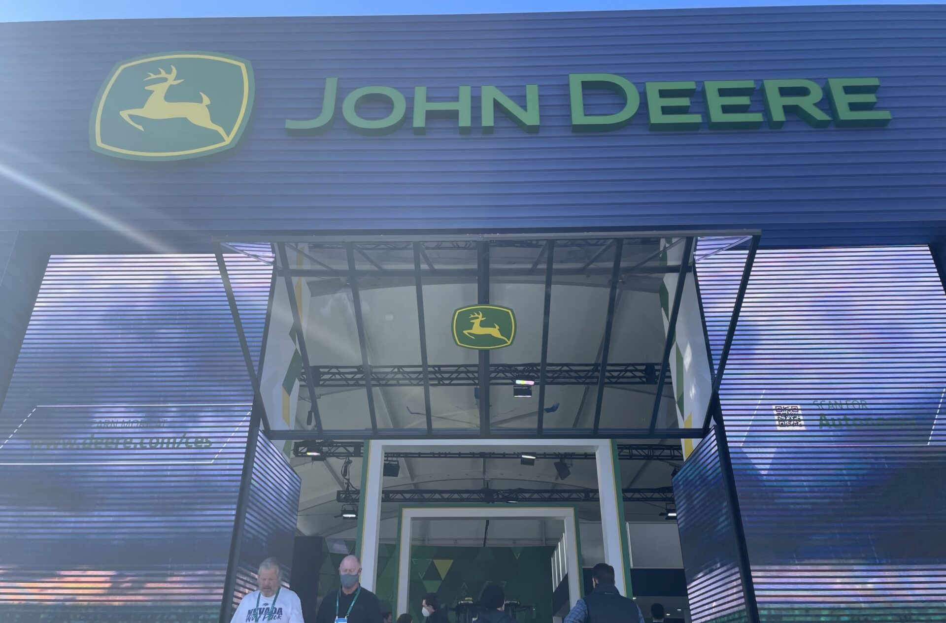 John Deere unveils fully autonomous tractor at CES, says it's just the ...