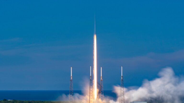 FCC grants SpaceX partial permission to launch Starlink Gen2