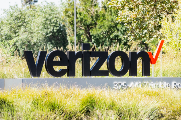 Verizon Q3 earnings steady; CEO Schulman pledges 'reinvention' amid ...