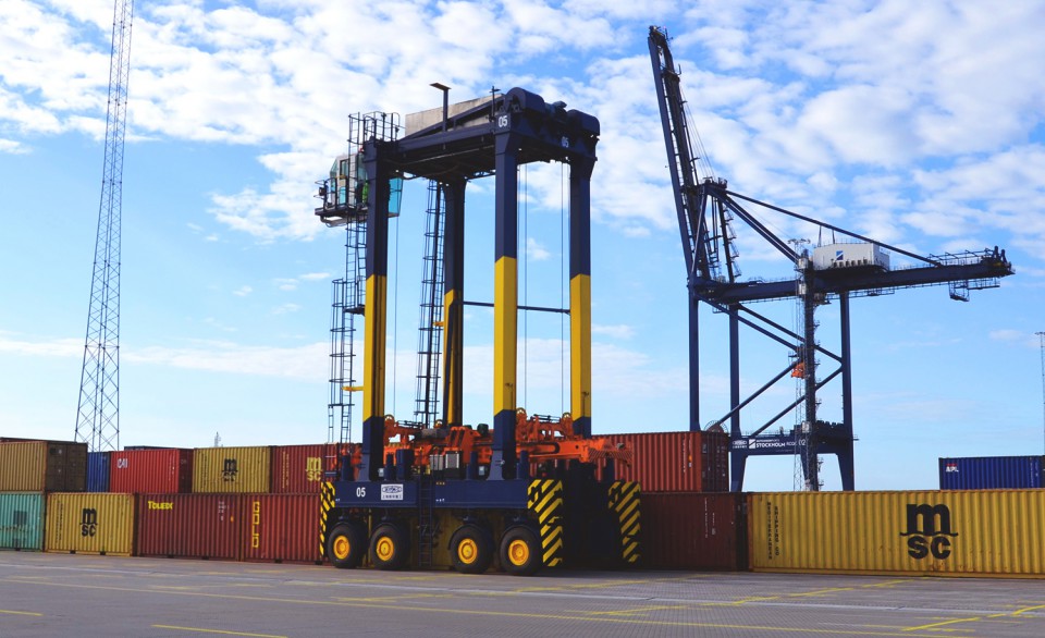 How will cellular private networks enable smart ports?