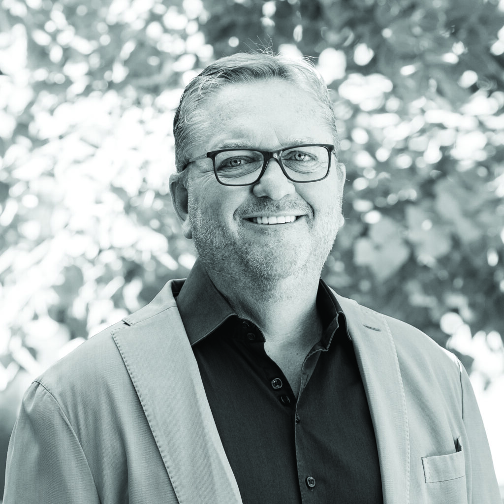 Bandwidth builders: The people and stories behind the fiber revolution ...