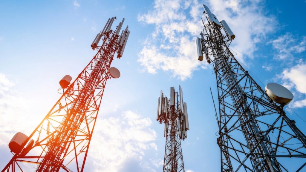 SoftBank turns to hybrid-powered base stations in its net-zero push