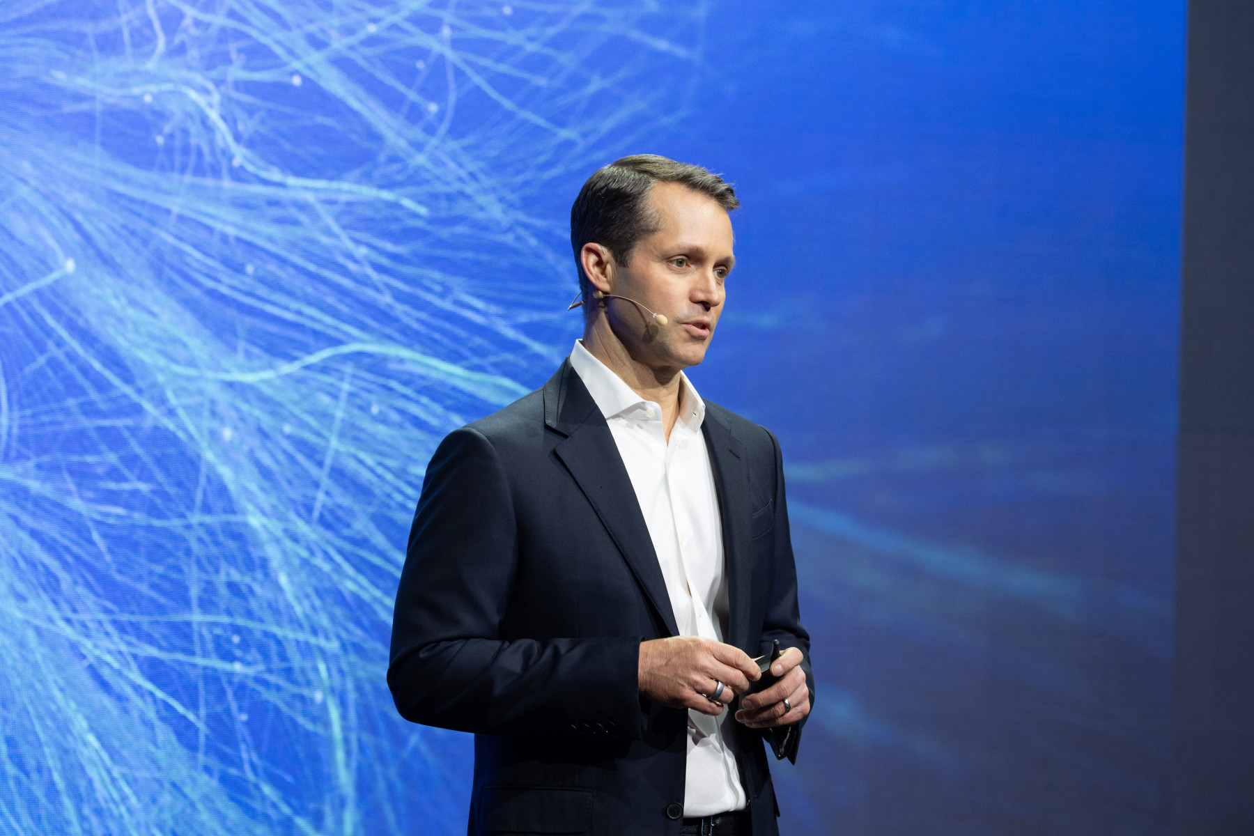 Nokia rides optical wave with hyperscalers as mobile waits on AI ...